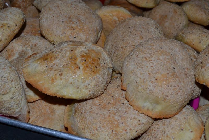 Cerita Satu-satunya Produsen Kompyang, Burger Khas Jawa yang Tersisa di ...