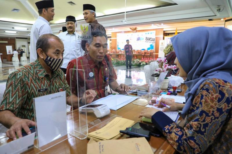 Baznas Jateng akan Salurkan Zakat untuk Kebutuhan Konsumtif dan Produktif Baznas Jateng akan Salurkan Zakat untuk Kebutuhan Konsumtif dan Produktif