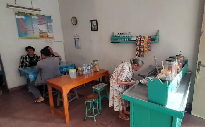 Manisnya Kisah Warung Es Setabelan di Solo