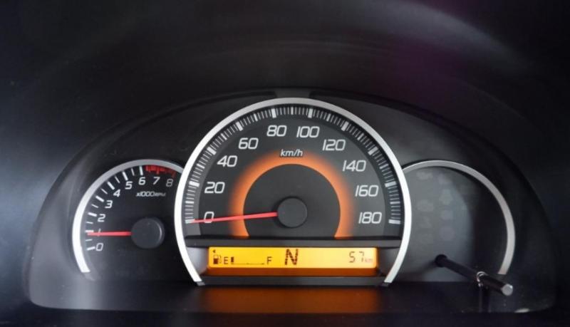 Indikator Bensin Mobil Menyala, Bisa Tahan Berapa Km Lagi?