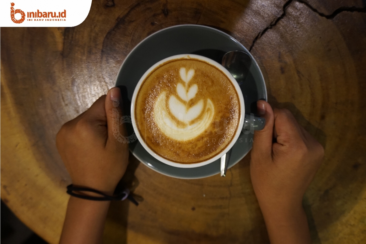 Meneguk Keindahan Secangkir Cafe Latte di Coffee Folia