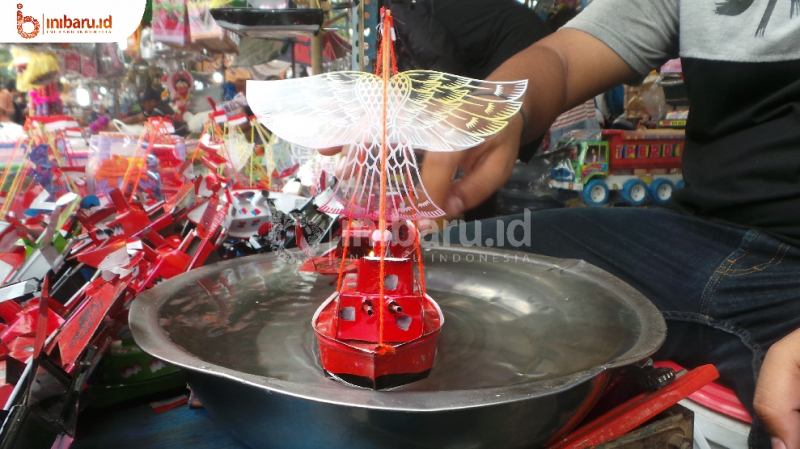 Yuk, Bernostalgia dengan Mainan Tradisional di Pasar Malam Dugderan!