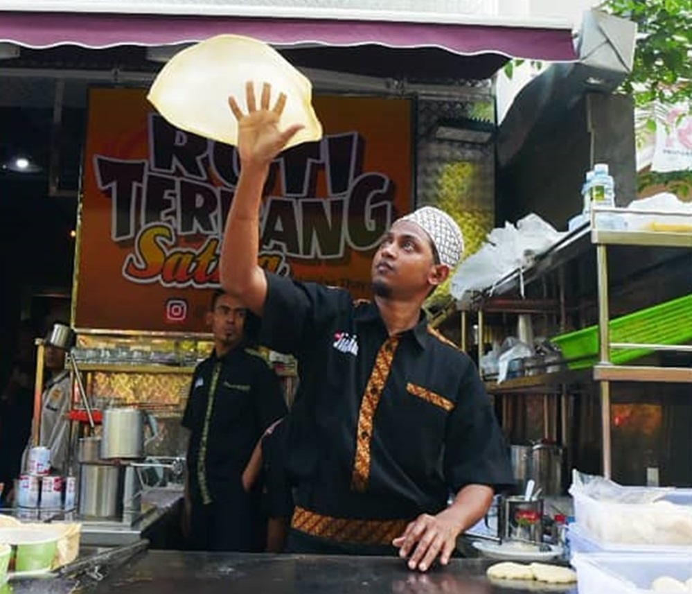 Uniknya Roti Terbang Satria yang Rasanya Bikin Terbang