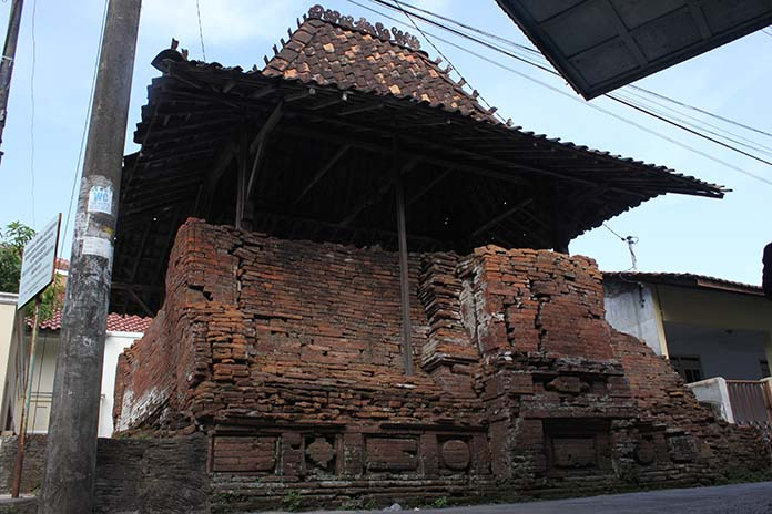 Langgar Bubrah, Bangunan Akulturasi yang Nggak Rampung