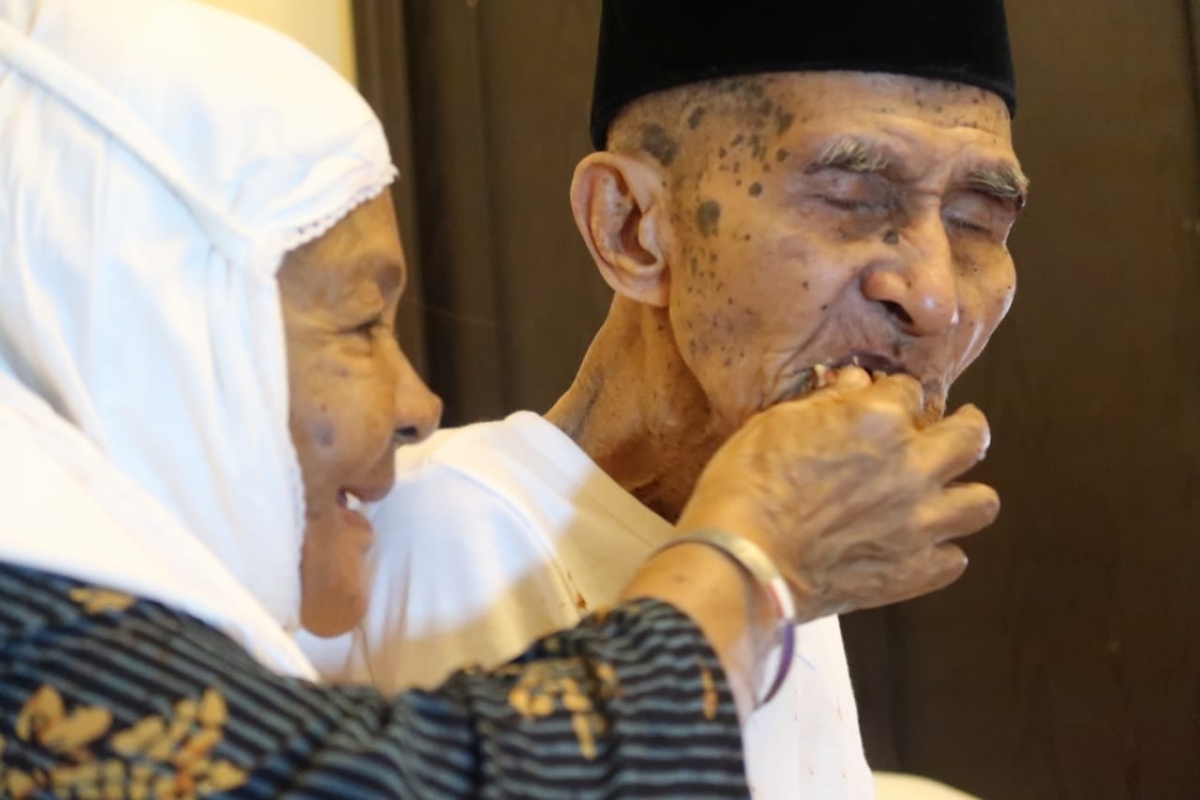 Kisah Kakek Mahmud yang Nggak Mau Jauh dari Istrinya Saat Ibadah Haji