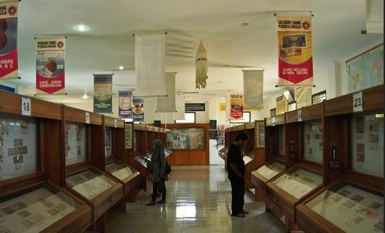 Belajar dari Panel-Panel Pamer Uang Kuno di Museum Uang Purbalingga
