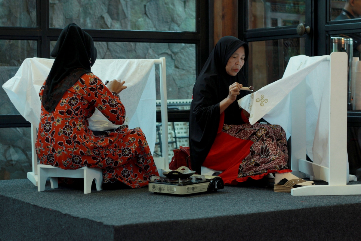 Dikreasi Para Ibu Rumah Tangga, Batik Salem Jadi Representasi Kabupaten ...