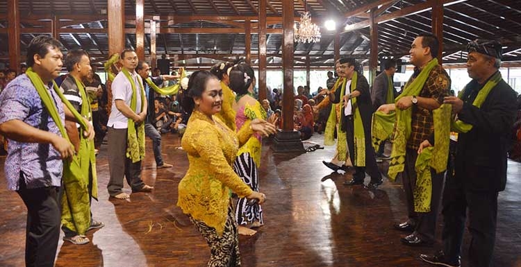 Makna Mendalam Tari Tayub Tentang Keselarasan Hidup